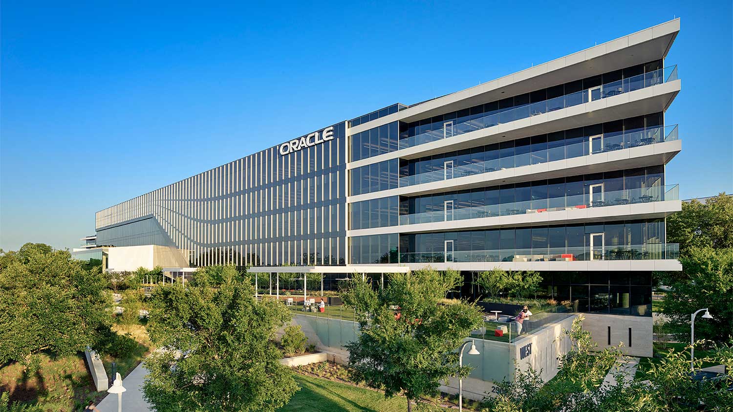 Oracle Confirms Massive Layoffs: 30,000 Employees Let Go in AI-Focused ...